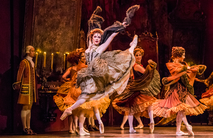 Royal Ballet stage managers: The duo who keep the dancers on their toes