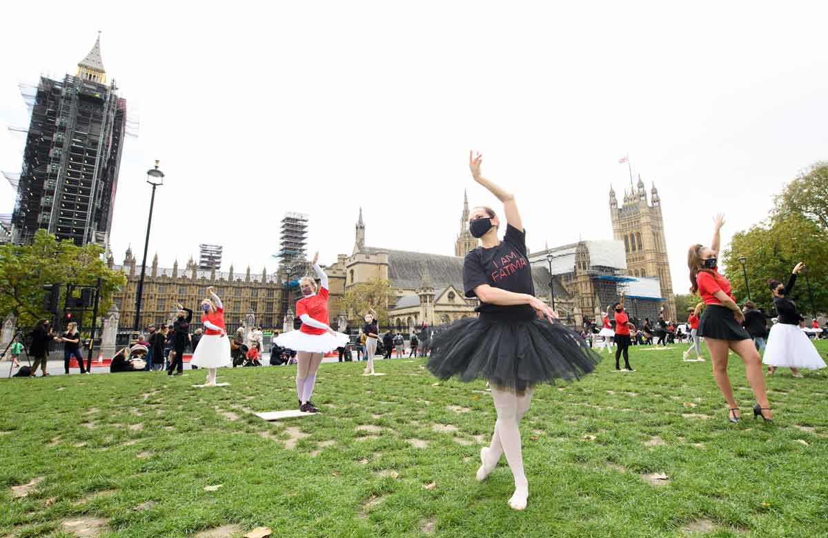 Ballet dancers protest outside parliament in call for more support