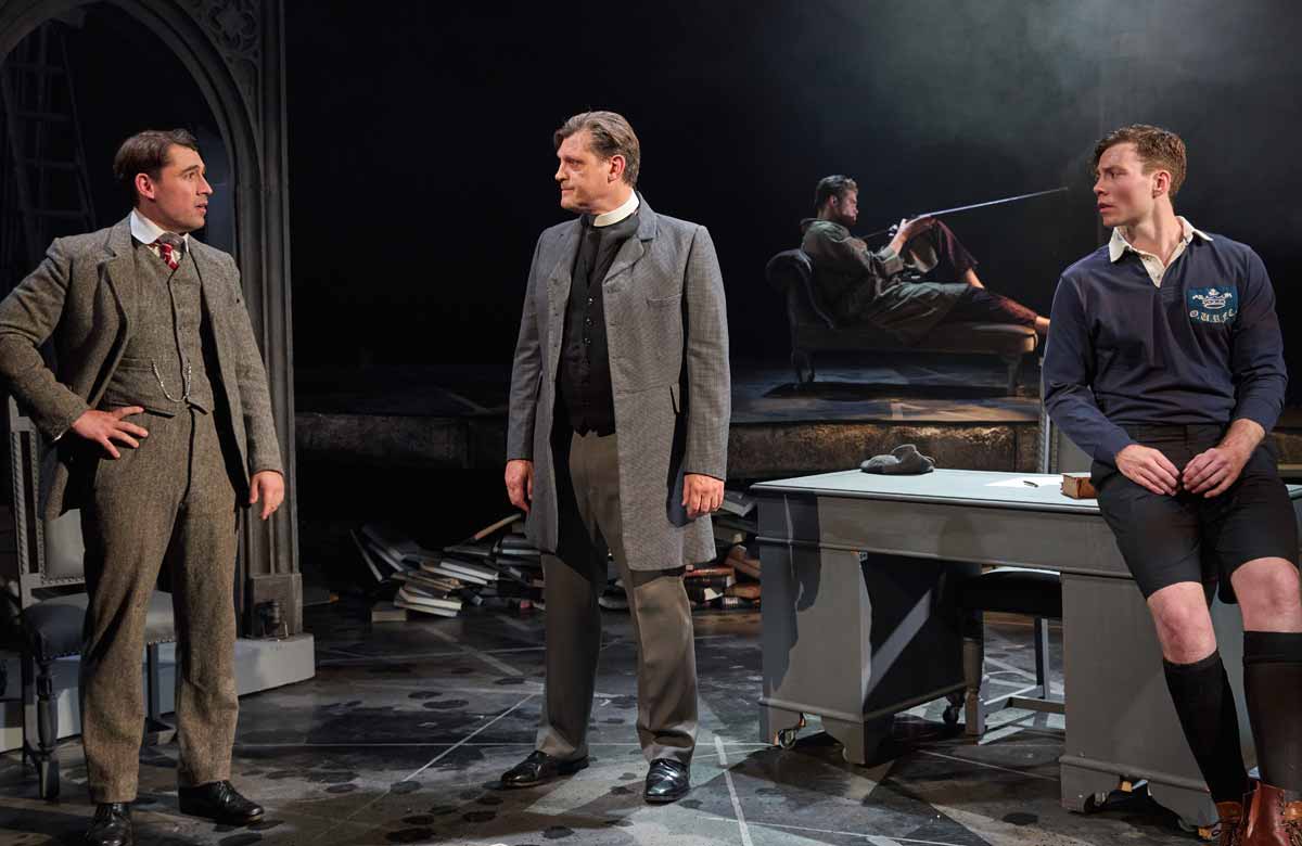 Review: Into Battle, Greenwich Theatre, London – ‘impossible to ignore ...