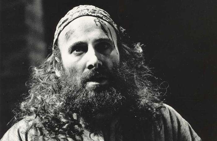 West End theatres to dim lights in memory of Antony Sher