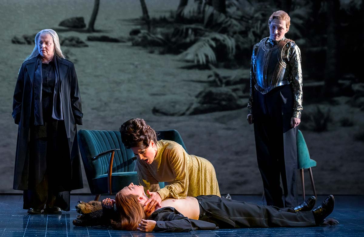 Alcina review at Leeds Grand Theatre starring Máire Flavin