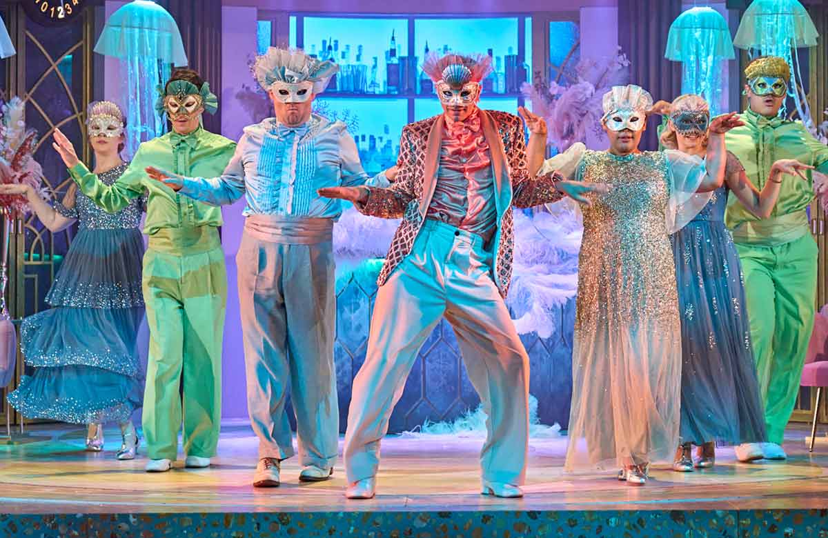 Much Ado About Nothing at the National Theatre with John Heffernan and ...