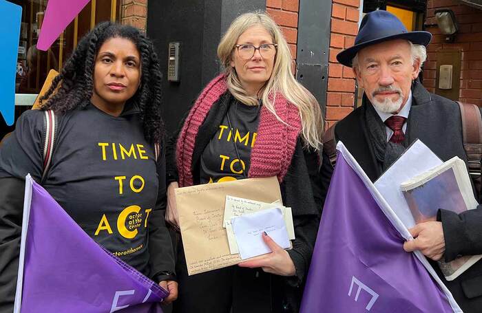 Protesters deliver letter signed by more than 1,000 to former Actors Centre