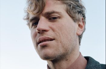 The Motive and The Cue starring Mark Gatiss and Johnny Flynn - review ...