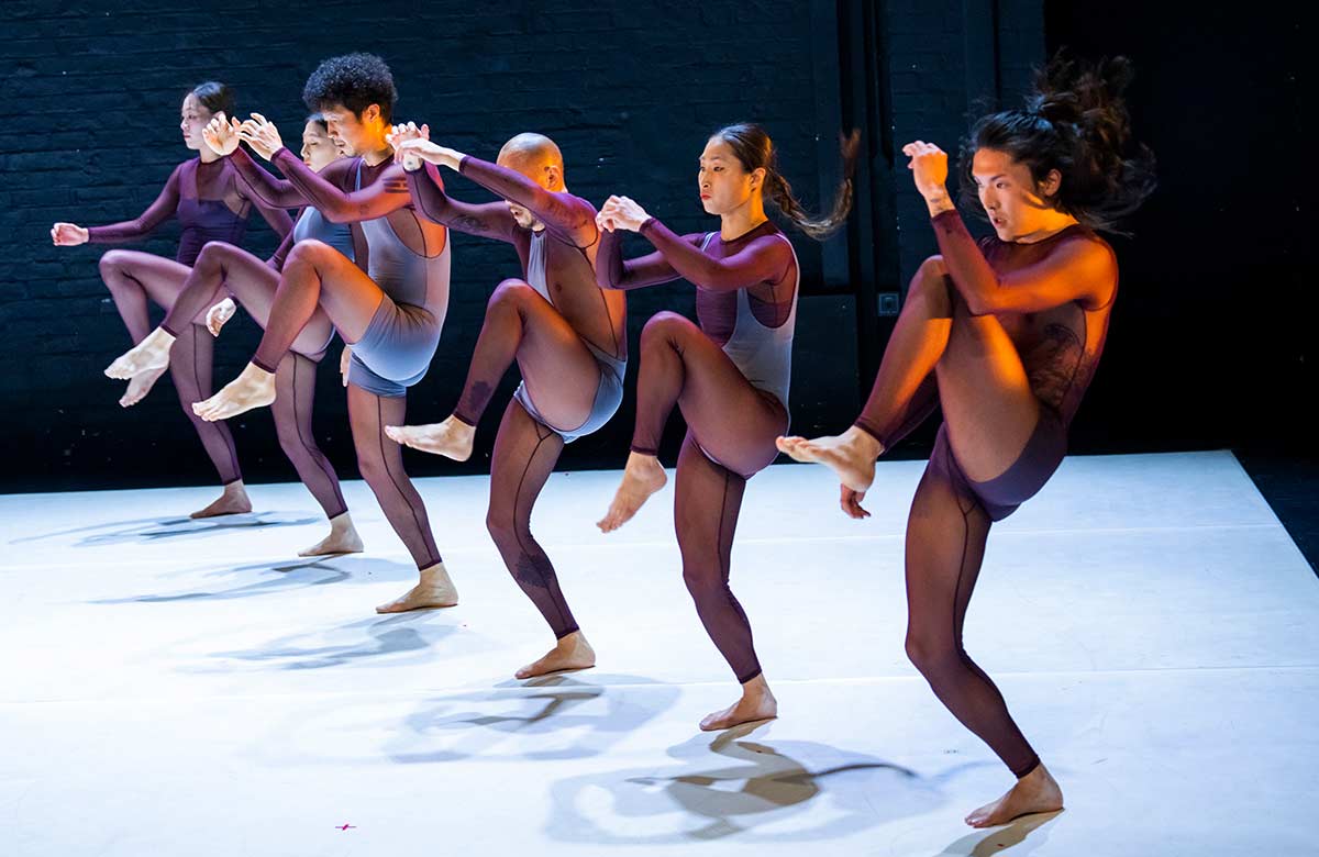 Korea National Contemporary Dance Company: Mechanism/Everything Falls Dramatic review at The ...