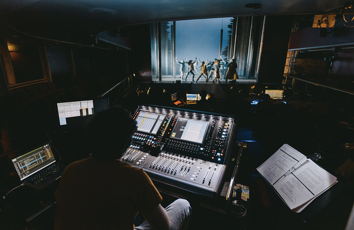 Where can aspiring theatre technicians train around the UK?