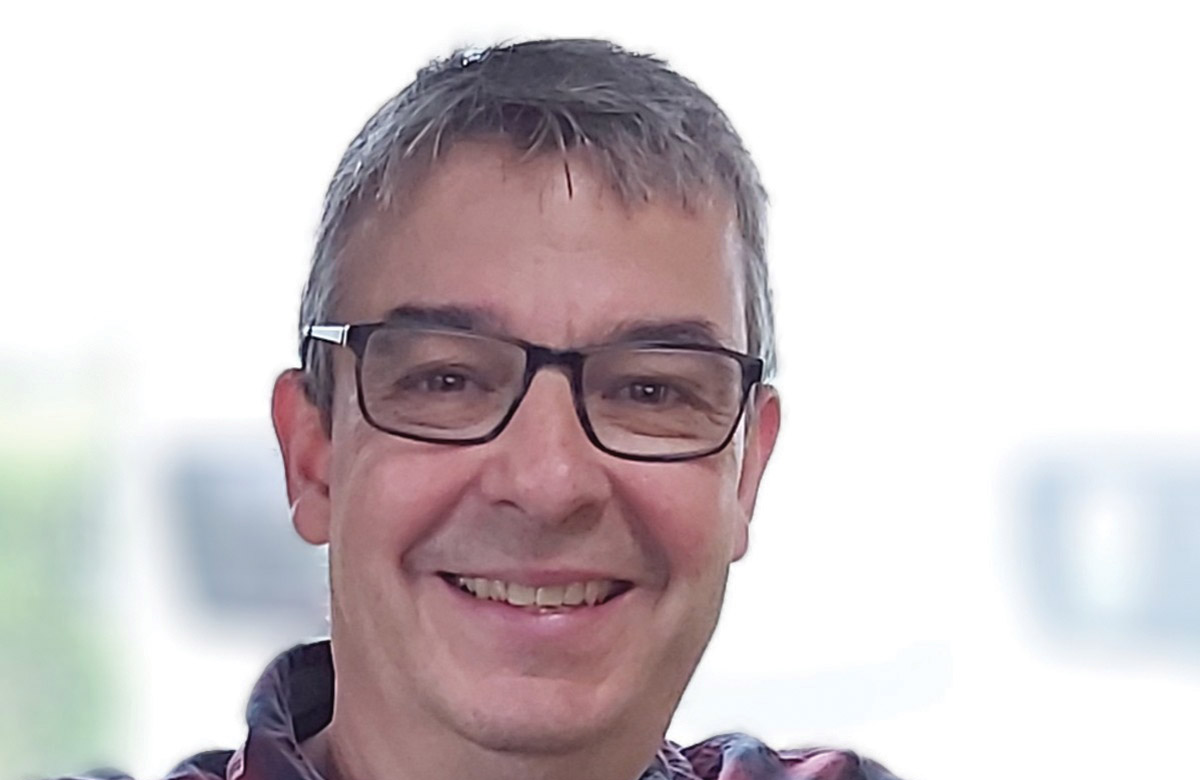 Where can aspiring theatre technicians train around the UK?