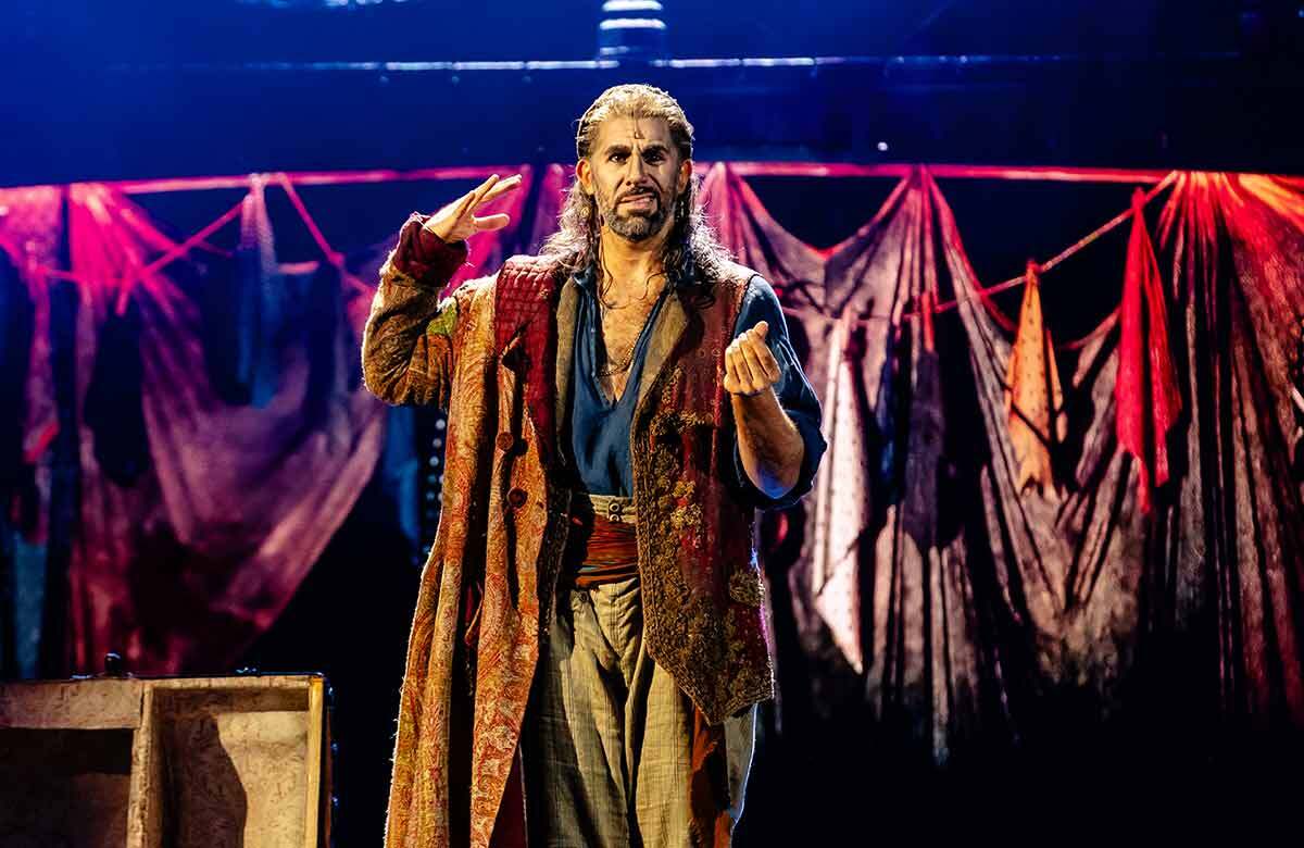 Fagin actor Simon Lipkin: Jewish roles can be played by anyone ‘if done ...