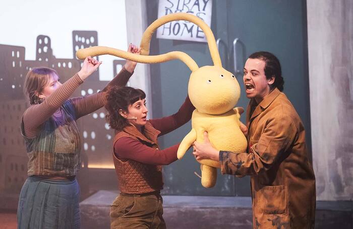Beegu review at Unicorn Theatre: Entrancing tale of a small yellow alien