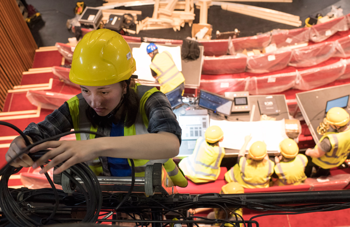How to choose the right stage management training for you