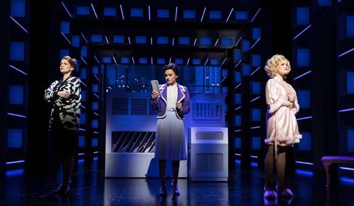 9 to 5 starring Caroline Sheen and Bonnie Langford at the Savoy Theatre ...