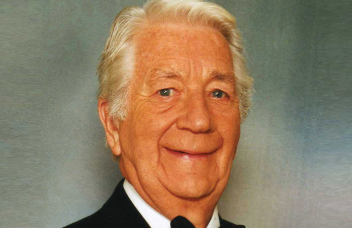 Wyn Calvin: pantomime hero and Welsh prince of laughter